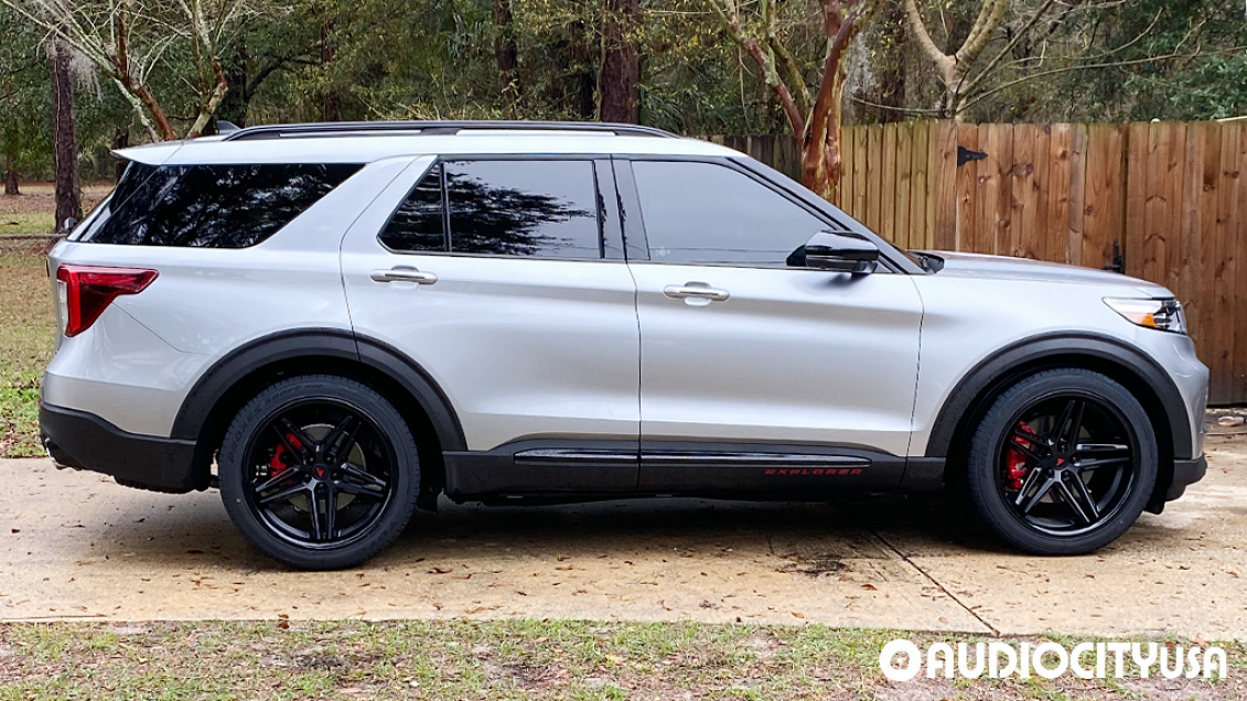 2022 Ford Explorer on 22" Ferrada Wheels CM1 Matte Black with Gloss ...