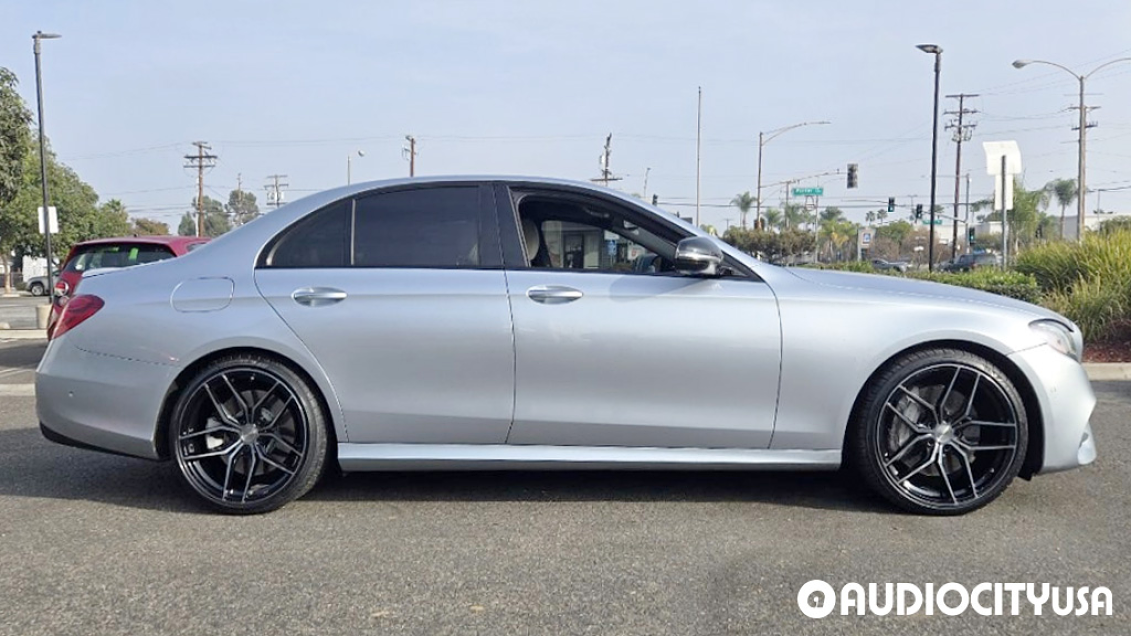 2018 Mercedes-Benz E-Class on 20" Stock Suspension Wheels SF03 Gloss Black Tinted Machined ...