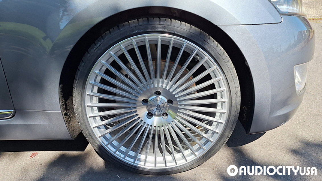 2015 Hyundai Equus on 22" Road Force Wheels RF35 Silver Machined ...