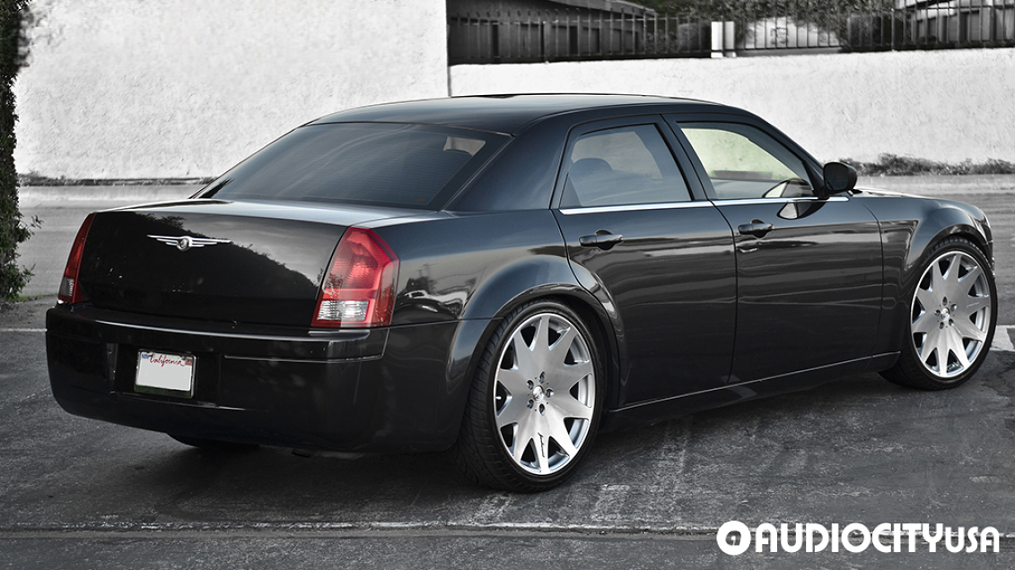 2010 Chrysler 300 RWD on 22" MRR Wheels HR3 Silver with Machined Face ...