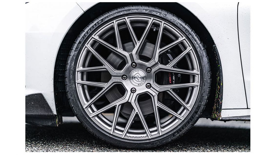 2020 Chevrolet Corvette on 20" Rohana Wheels RFX10 Brushed Titanium ...