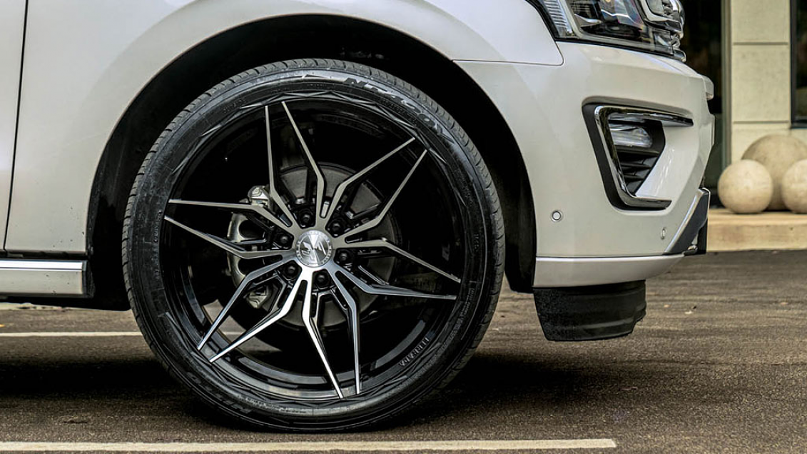 2018 Ford Expedition on 22" Ferrada Wheels FT5 Black Machined | Gallery ...