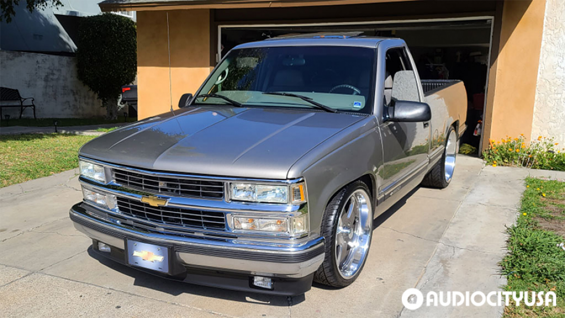 1998 Chevrolet C1500 on 22" U.S. Mags Wheels Hustler Textured Gunmetal ...