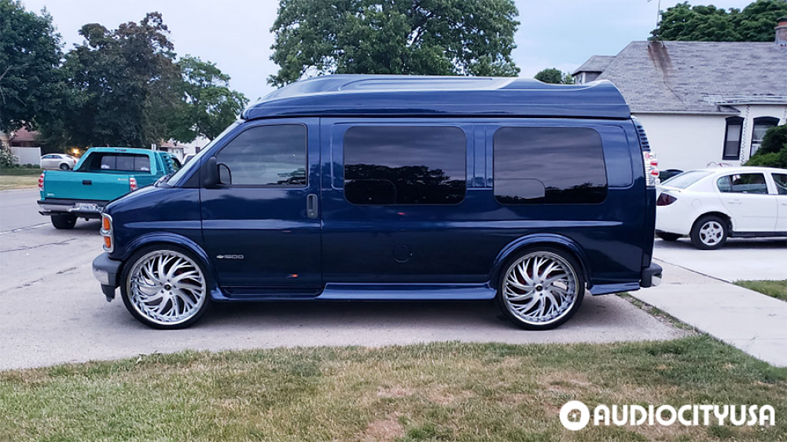 2002 Chevrolet Astro on 26" Artis Wheels Decatur Silver Brushed with ...