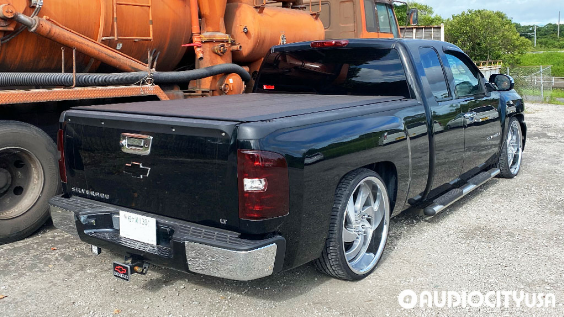 2007 Chevrolet Silverado 1500 on 24" Strada Wheels Retro 6 Silver ...