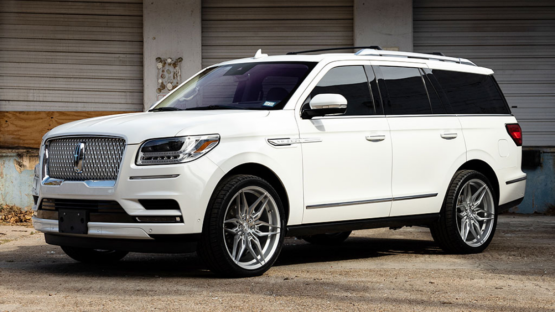 2021 Lincoln Navigator on 24" Ferrada Wheels FT5 Silver Machined ...