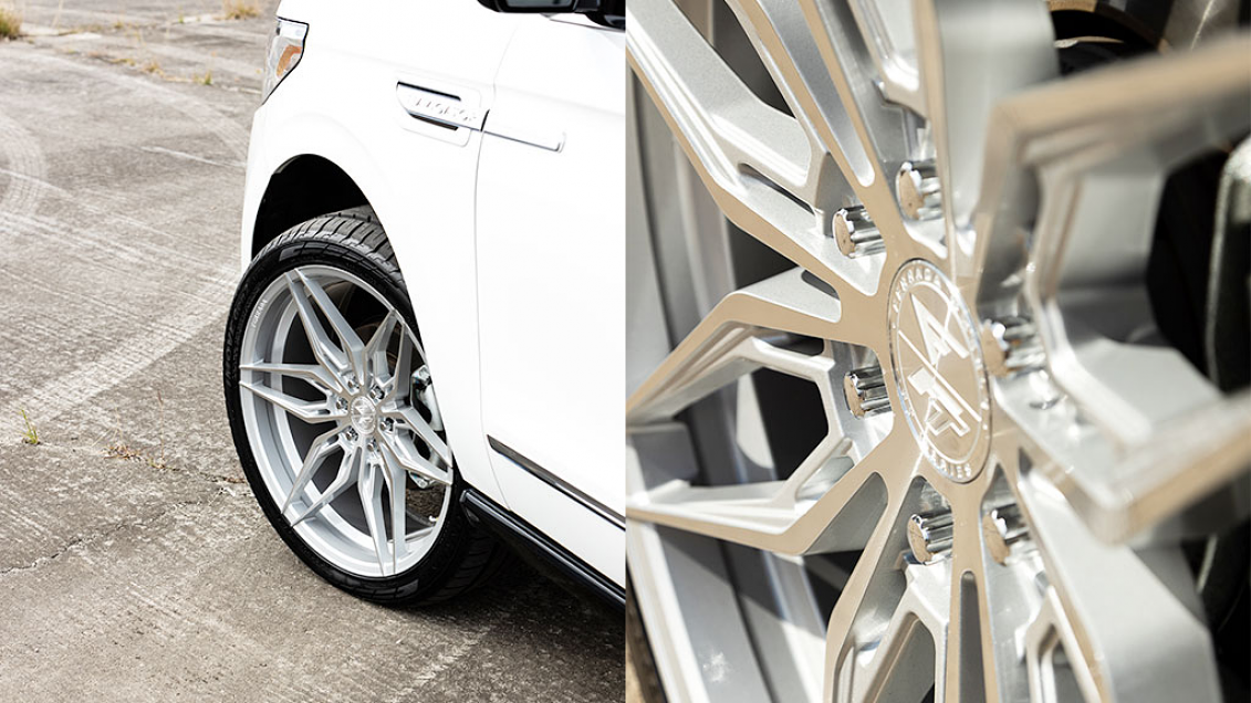 2021 Lincoln Navigator on 24" Ferrada Wheels FT5 Silver Machined ...