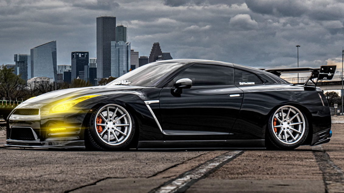 2015 Nissan GT-R on 20" Ferrada Wheels FR4 Silver Machined with Chrome ...