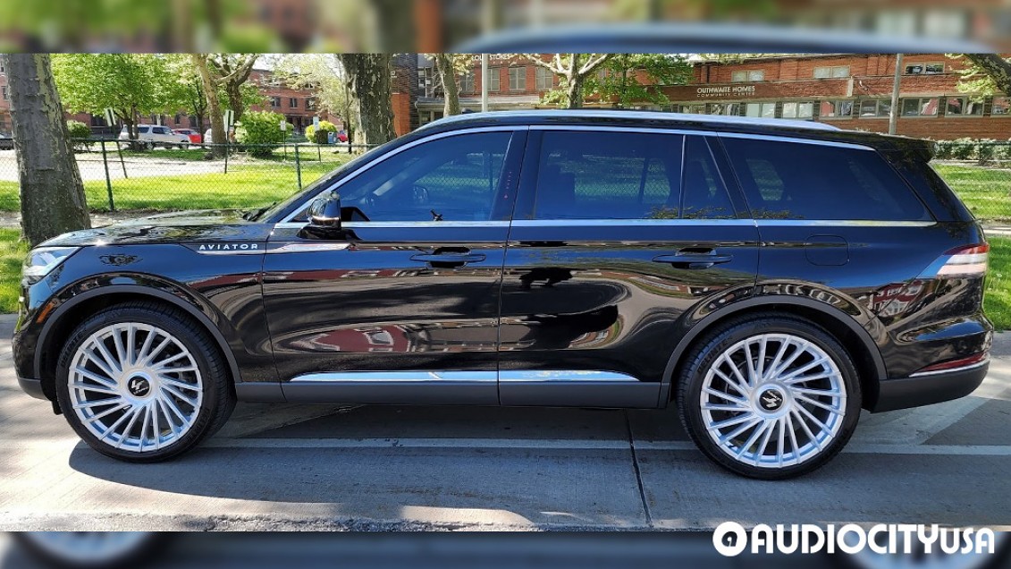 2020 Lincoln Aviator on 24" Lexani Wheels Wraith-XL Silver Machined ...