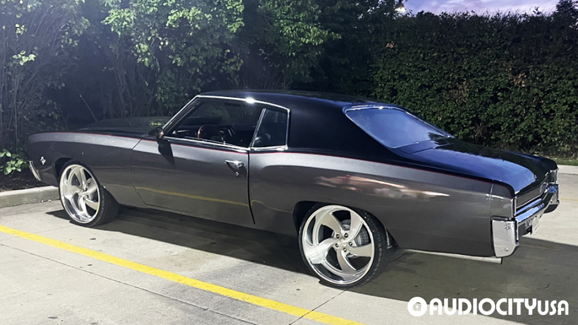 1971 Chevrolet Monte Carlo on 22" U.S. Mags Wheels Desperado Silver ...