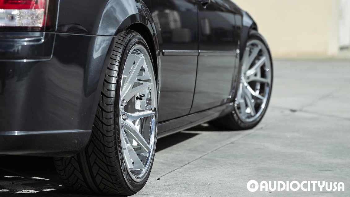 2007 Chrysler 300C SRT-8 on 22" Ferrada Wheels FR2 Silver Machined with ...