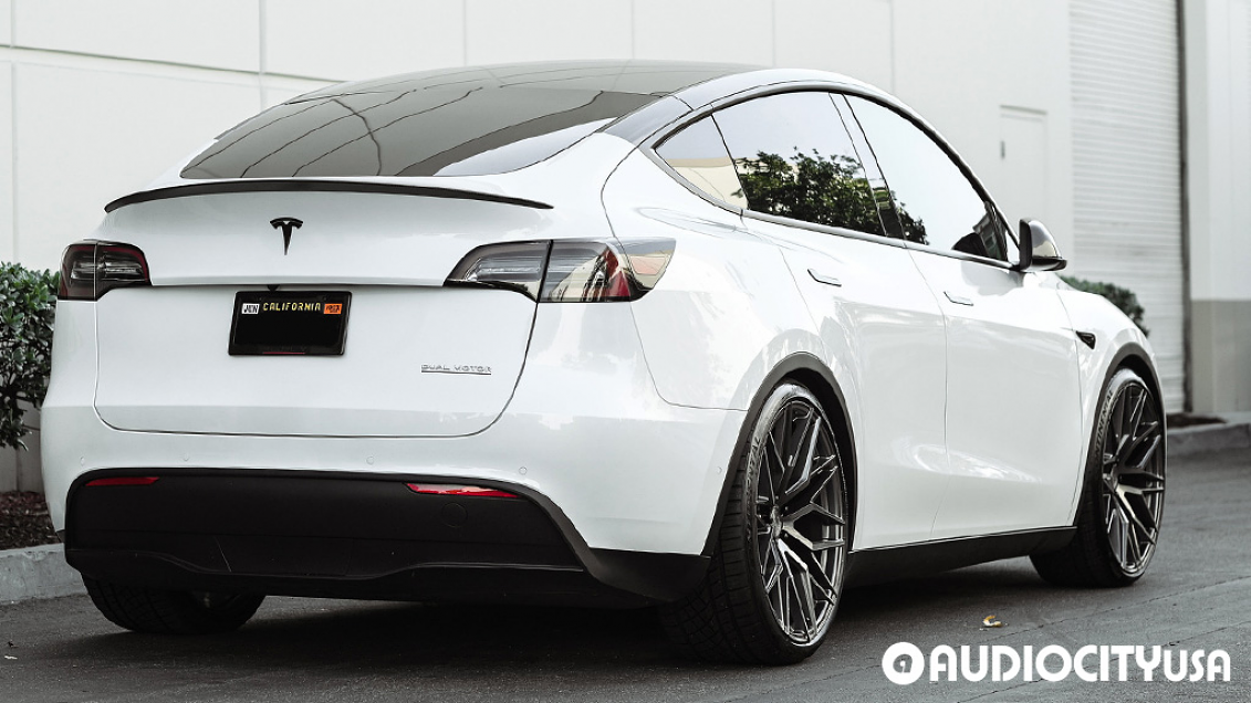 2022 Tesla Model Y on 22" Avant Garde Wheels M520R Dark Graphite ...