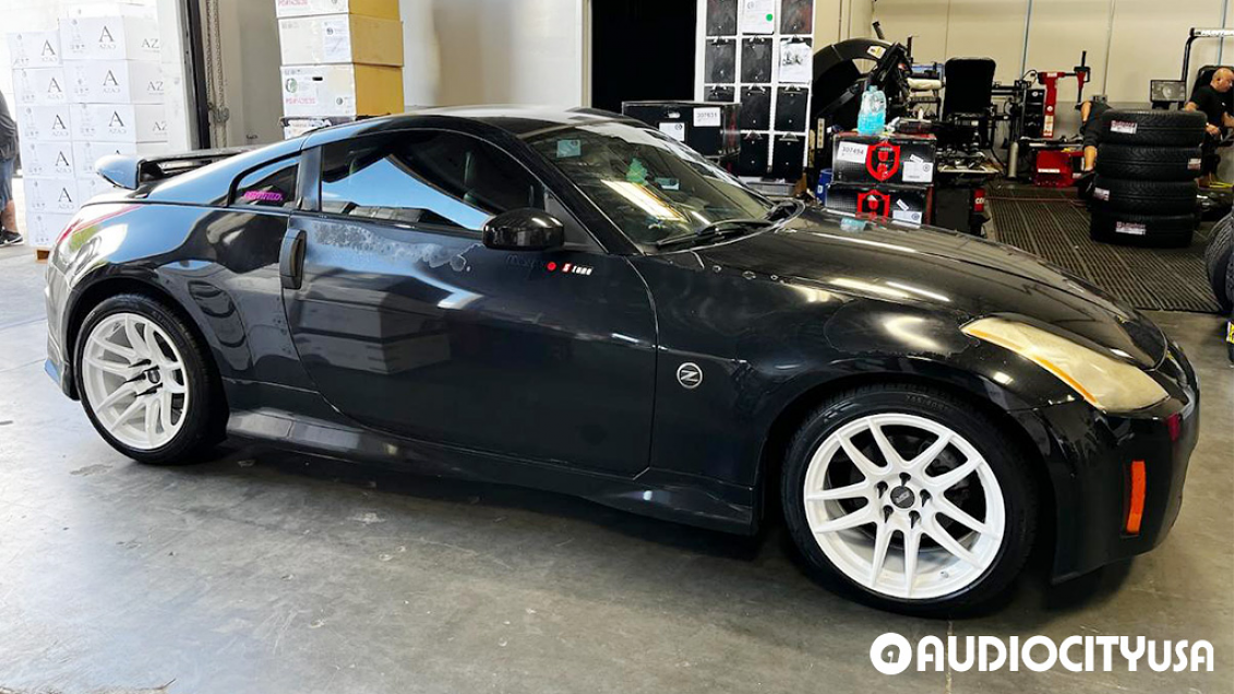 2005 Nissan 350Z on 18" ESR Wheels CS8 Gloss White | Gallery | AudioCityUSA