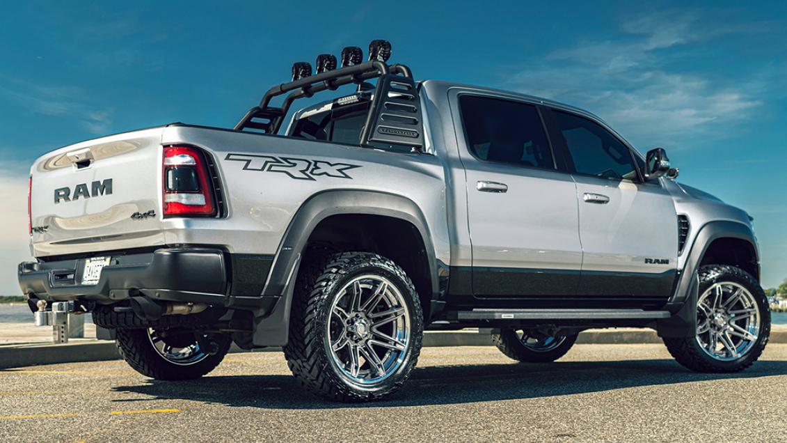 2022 Dodge RAM 1500 on 22" Fuel Wheels FC401BT Brawl Gloss Black with ...