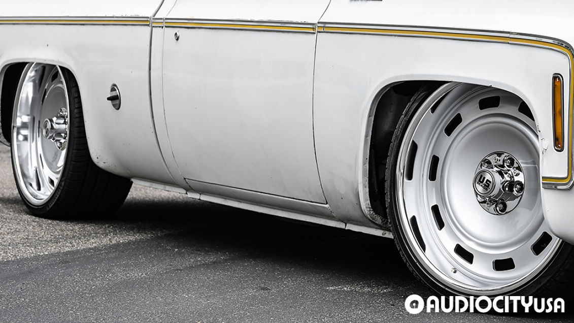 1977 Chevrolet C10 on 22" U.S. Mags Wheels Scottsdale UC143 Silver with ...