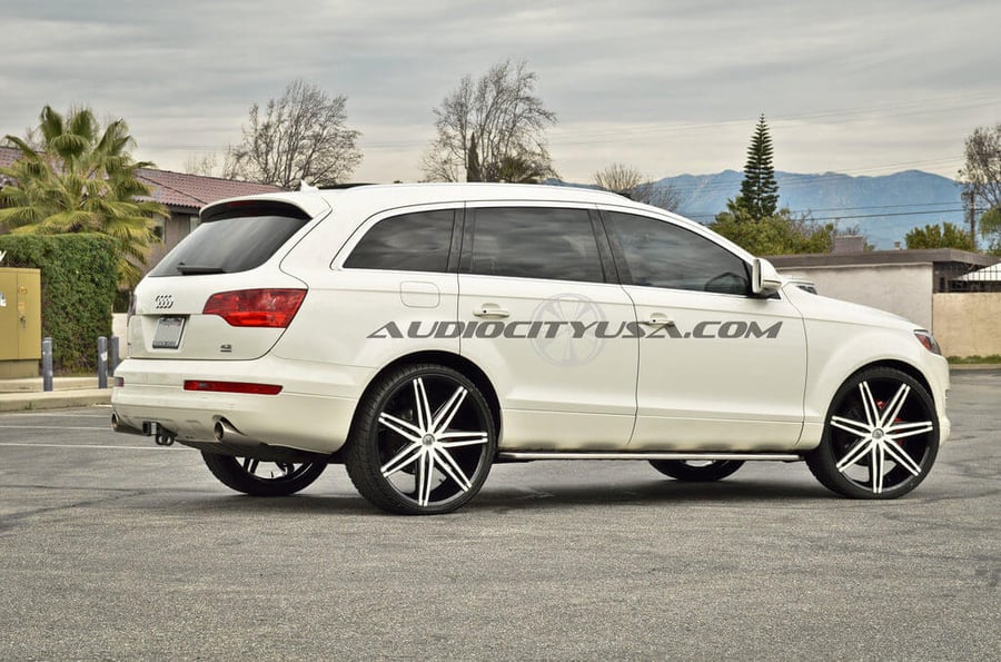 24" Lexani Johnson on Audi Q 7