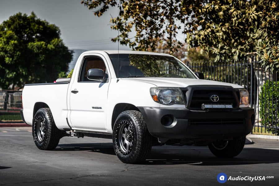 17″ Fuel Wheels D552 Trophy with Gunmetal Rims and 235-65-17 Toyo Open ...