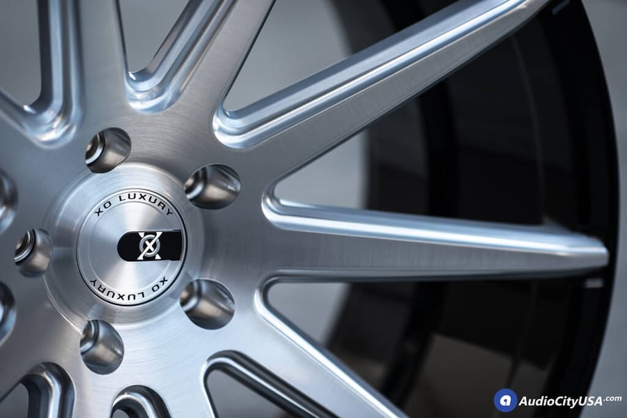 22" XO Wheels X252 Sydney Staggered Brush Silver Face Gloss Black Barrel
